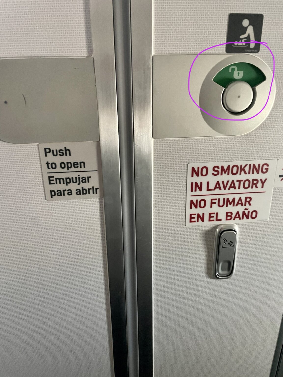 The Anatomy of An Airplane Bathroom (And How To Use It ...